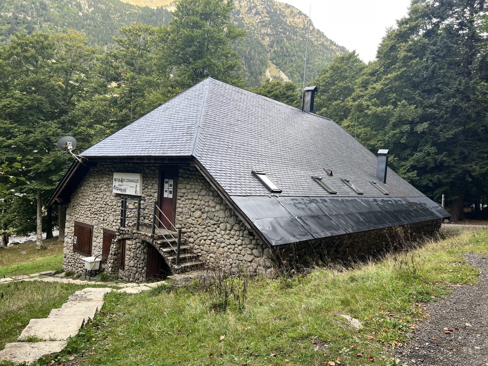 Refugio Conangles - Refugio guardado en Pirineo Catalán