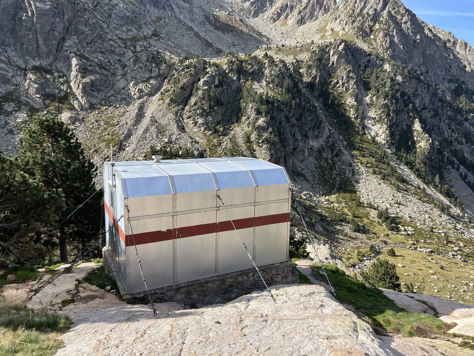 Refugio Besiberri Nou - Refugio libre en el Pirineo Catalan