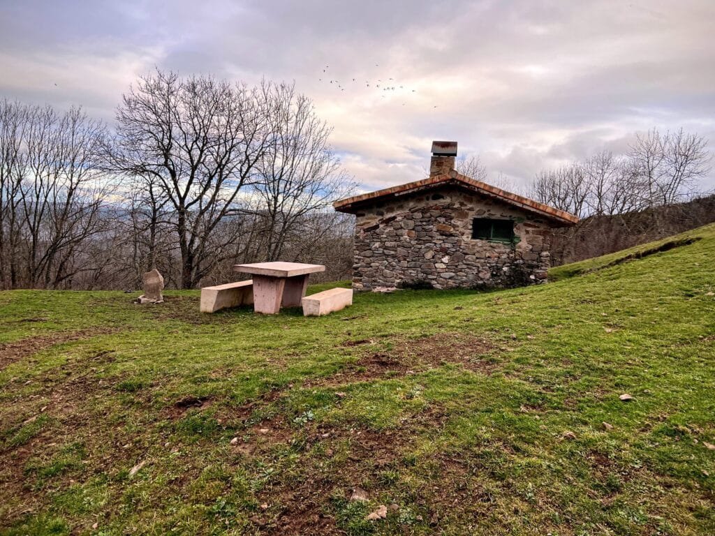 Refugio de Zábarrula - Refugio Libre cerca de Ojacastro